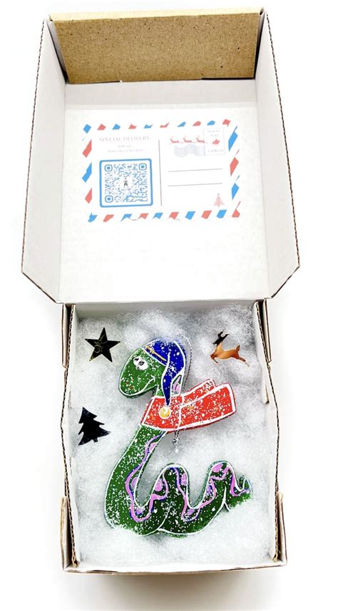 ტომსიკა ხელნაკეთი თიხის ნაძვის ხის სათამაშო მწვანე გველი 7 X 9 სმ Veli Store