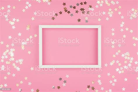 핑크 바탕에 흰색 그림 프레임 및 장식 별 상위 뷰 평평 하다입니다 파티나 생일 초대에 대 한 이랑입니다 School Carnival에 대한 스톡 사진 및 기타 이미지