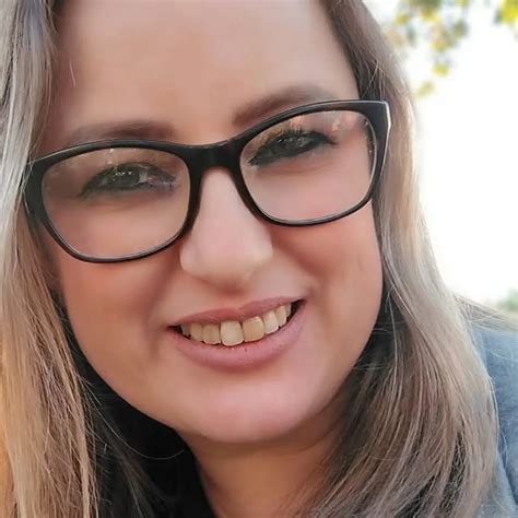 Daniela Wetzel Martins Daniela Wetzel • Threads Say More