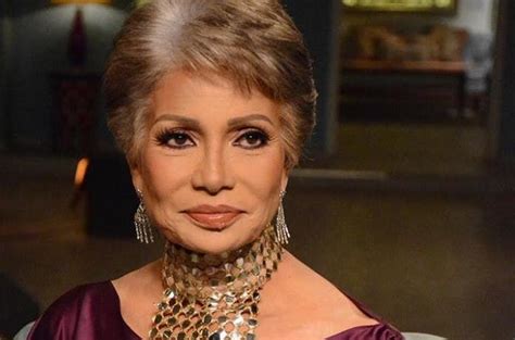 سوسن بدر تقدم حفيدتها للجمهور و الشبه بينهما لا يصدق