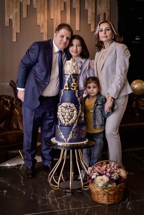 بیش از ۵۰ ژست عکس خانوادگی در فضای باز، خانه و آتلیه کادرو