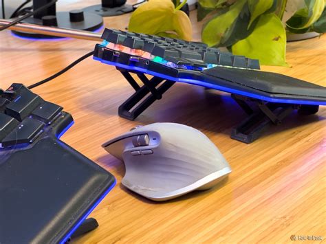 I Park My Mouse In The Middle Of My Keyboard Heres Why
