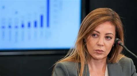 Si se aplica la dolarización de Milei se disparará el precio de los combustibles