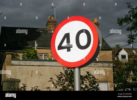 A Road Sign On The Side Of A Road Detailing The Speed Limit Of 40 Miles Per Hour Stock Photo Alamy
