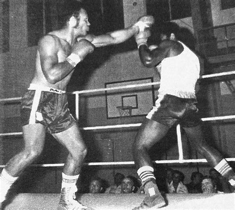 Lhistoire 1977 Boxe Raymond Nébayes à Gauche Bat Philip Kating