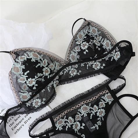 Vintage Embroidered Lace Sexy Lingerie Set Revneu