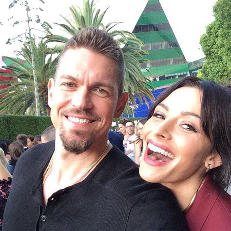 Steve Howey And Sarah Shahis Relationship Timeline Us Weekly