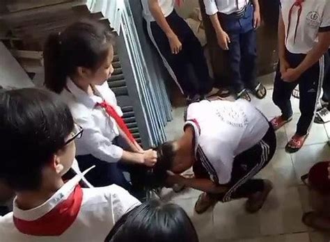 Giảm kỷ luật cho một học sinh vụ 2 nữ sinh lớp 9 đánh bạn dã man Giáo