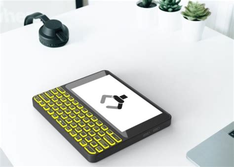 Pocket PC Handheld Linux Mini PC From 199 Geeky Gadgets