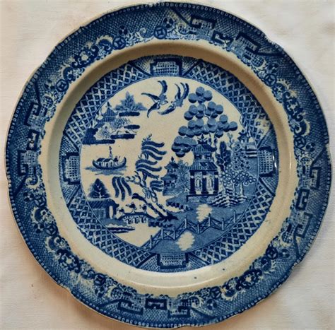 Assiette En Faïence Anglaise Xixème Willow Pattern Antiquart