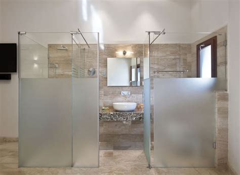 Different Shower Room Composed Of Different Decorative Glass