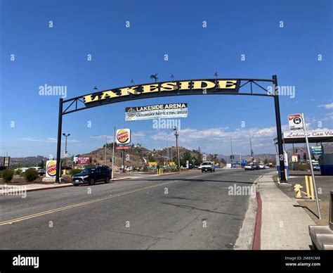 Lakeside Gateway Arch On Maine Avenue Lakeside California Usa