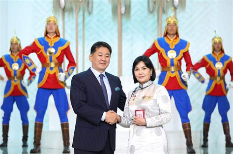 Сувилагчдад төрийн дээд шагнал одон медаль гардуулав Nio Mn