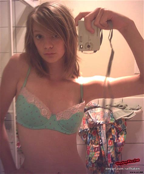 Naked Amateur Teens Mirror Porn Pic