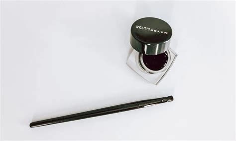 How To Apply Eyeliner In 5 Easy Steps Women Slogans