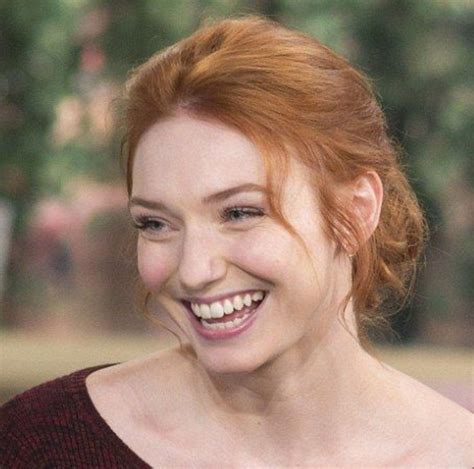 Pin On Smiling Redheads Pretty Redhead Redheads Poses