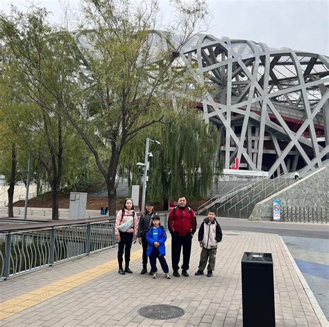 Увс Монгол Улсын алдарт уяач Зодовын Дамдинсүрэн үр хүүхдүүдийн хамт