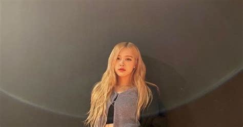 블랙핑크 로제 크롭티 청바지 차림에도 빛나는 골반미녀 [똑똑sns]