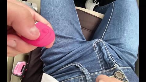 约会时远程控制振动器在她的阴户最后她与男友发生性关系 xHamster