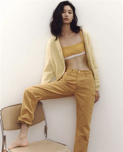 6 Pesona Jung Ho Yeon Pakai Bralette Calvin Klein Saingi Jennie Blackpink
