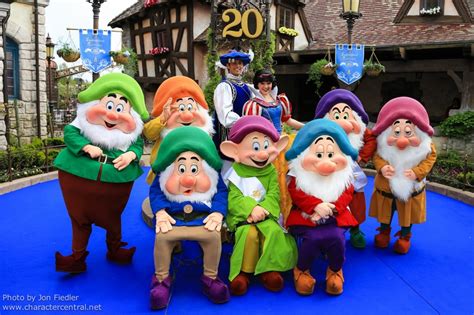 Bashful Disney Characters Couples Disney World Disneyland