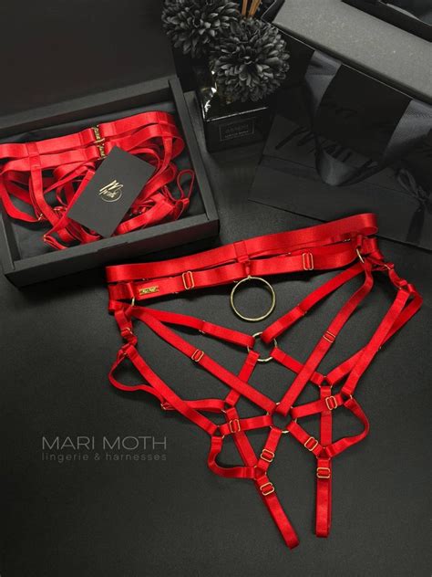 Emma Set And Garters In Red Mari Moth