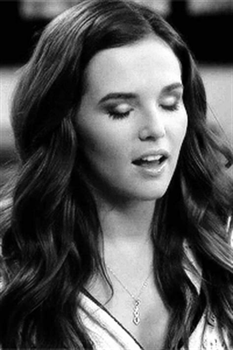 Zoey GIFs Get The Best Gif On GIFER