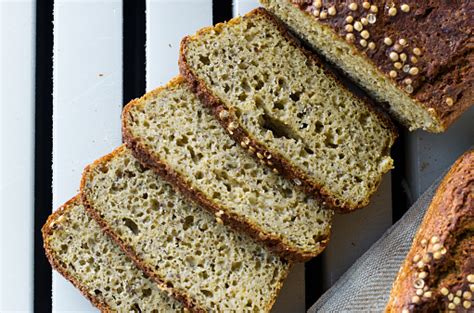 흰색 도마에 빵의 유기 신 반죽 조각 집에서 만든 빵의 건강 한 부하 가을에 대한 스톡 사진 및 기타 이미지 가을 갈색 건강한 식생활 Istock