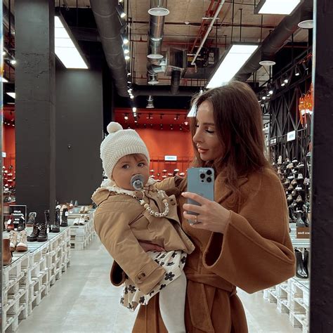 მარიკა თხელიძის ოჯახური ფოტოები ინსტაგრამიდან კვირის პალიტრა