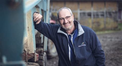 Gilles Navigates Romantic Choices With Isabelle And Pascaline On Lamour Est Dans Le Pré News