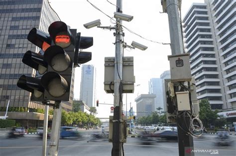 Contoh Gambar Traffic Light Red Traffic Light Stock Photo Image Of Banned Care 45843652 Ezra