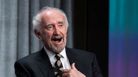 The Crown Bei Netflix Jonathan Pryce Spielt Prinz Philip Der Spiegel