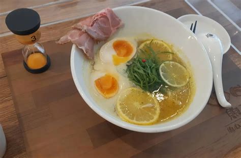 柑橘shinn：魚水 生魚片拉麵 信義區排隊美食 發胖版｜popdaily 波波黛莉