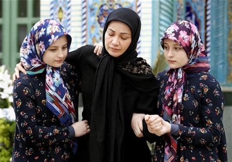 سارا و نیکا فرقانی در کنار آئین، پسر واقعی ریما رامین فر، همایِ پایتخت