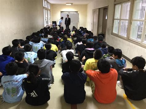松本 哲治 浦添市長fbページ 毎月1日恒例の朝の交通安全キャンペーン。浦添警察署の前で署長も一緒に「飲酒運転根絶