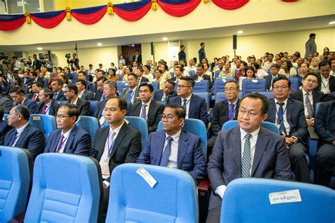 សម្តេចតេជោ ហ៊ុន សែន ស្នើអ្នកច្បាប់រៀបចំច្បាប់ផ្តន្ទាទោសអ្នកនិយាយថា