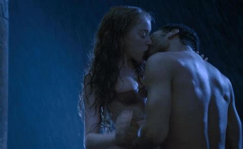 Bridgerton Star Reveals The Secret Trick To The Shows Sex Scenes