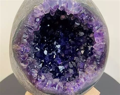 8 Different Types Of Geodes With Pictures • The Green Crystal