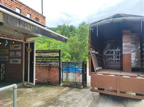 Lori Sewa Buang Sampah Kering Services Home Services Movers And Delivery On Carousell