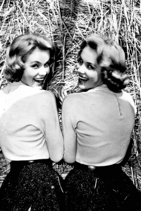 45 Glamorous Photos Of The Kessler Twins In The 1950s And 1960s