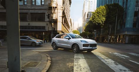 포르쉐 신형 카이엔 E 하이브리드 국내 출시…90㎞ 전기 주행 가능