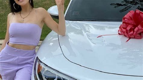 Las Fotos De Natti Natasha Arriba De Su Alfa Romeo Que Paralizan