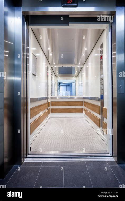 Elevator Doors Design