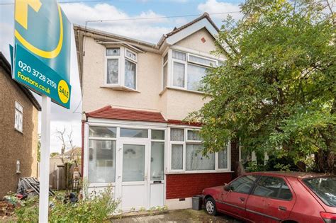 Laings Avenue Mitcham Cr4 5 Bed End Of Terrace House For Sale £550 000