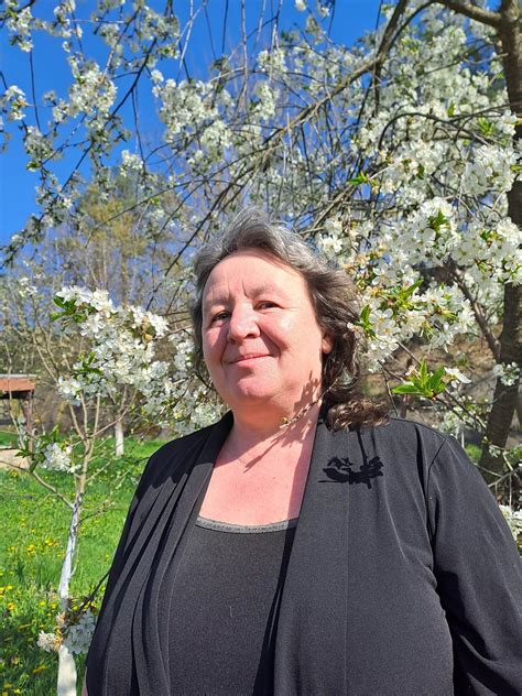 Тома клета клетост депутатска Готвя едно писмо за последните измения в ЗУЧК и чета приетите