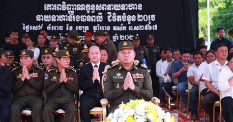 ឯកឧត្តម នាយឧត្តមសេនីយ៍ ទៀ សីហា អញ្ជើញគោរពវិញ្ញាណក្ខន្ធ និងបូជាសពយោធិនពលី ទាំង ២០រូប ក្រសួងព័ត៌មាន