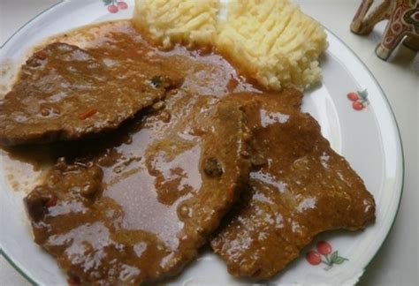 Junetina Na MaĐarski NaČin Sočna Junetina Koja Se Topi U Ustima