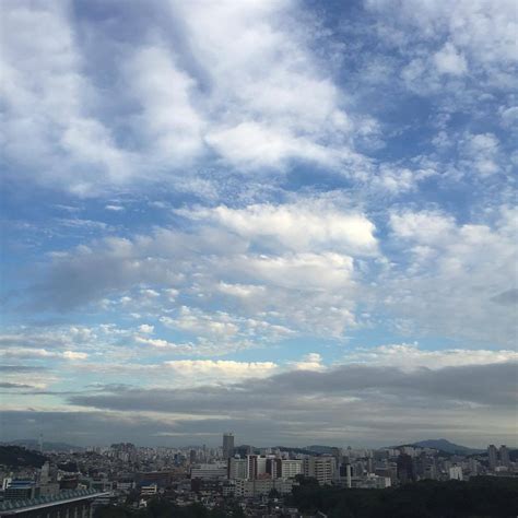 Jane Lee 성균관대 경영관 옥상 하늘 구름 풍경 Skku Businessbuilding