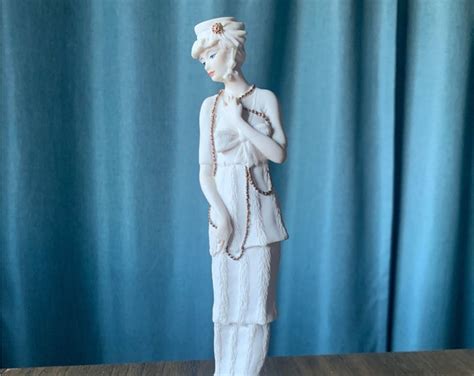 1987 Italian Giuseppe Armani Florence Figurine 0411 F Lady With