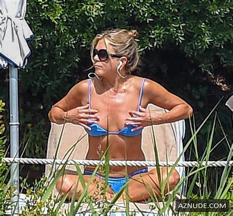 Jennifer Aniston Sexy Toned Bikini Body By The Pool In Portofino Aznude
